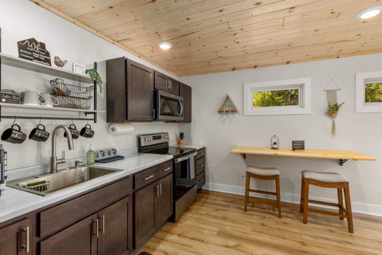 Full Luxury Cabin – Dragon Adventures Base Camp